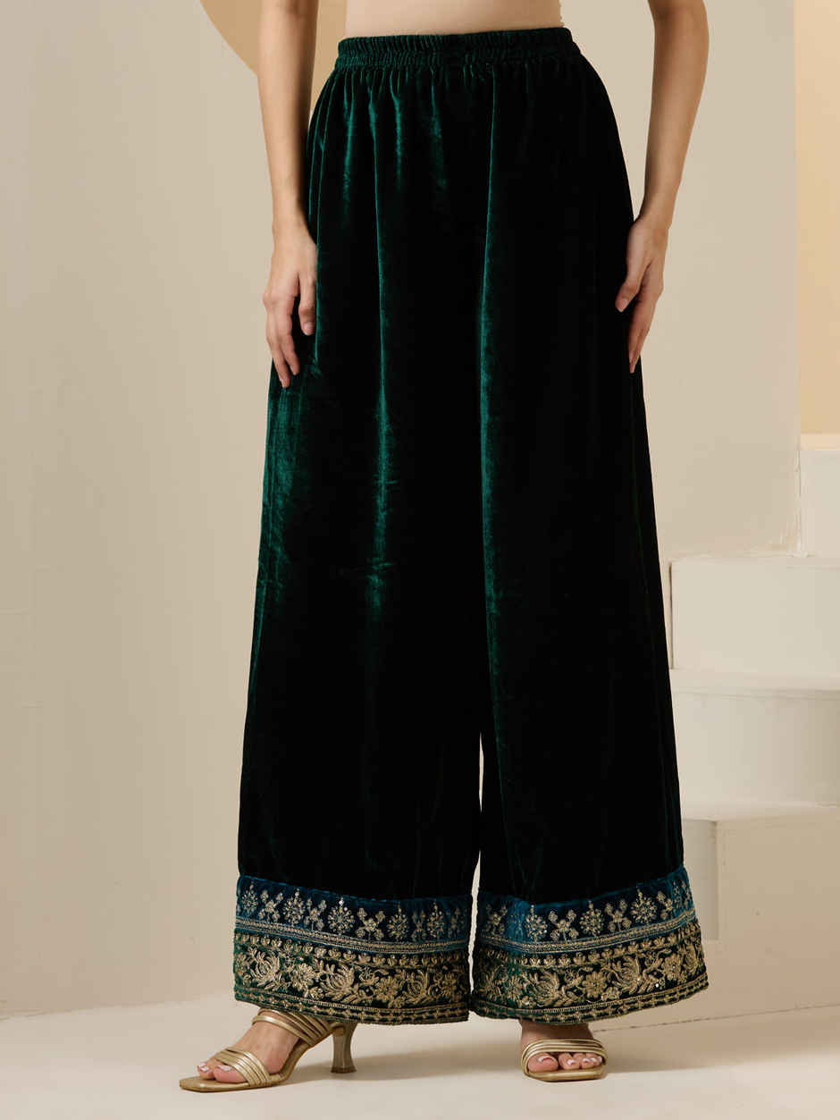 Buy Ishin Women's Straight Fit Embroidered Kurta Set | Green | M Online ...