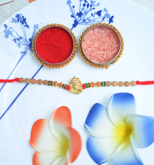 Buy Aurum Ganpati Rakhi With Wooden Beads at ₹221 | Instant Online ...