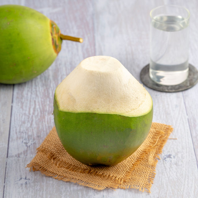 Buy Tender Coconut 1 pc Combo Online - Price @ ₹333 | Instant Delivery ...