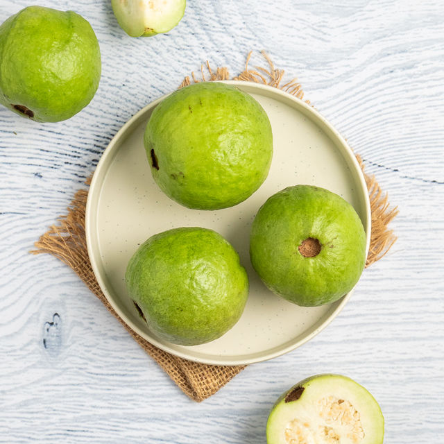 Buy Guava White (Koiya Pazham) Online - Price @ ₹134 | Instant Delivery ...